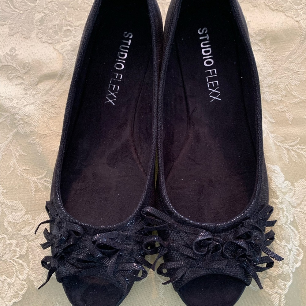 Studio Flexx Cute Black Open Toe Shoes- Size 10 - Gem